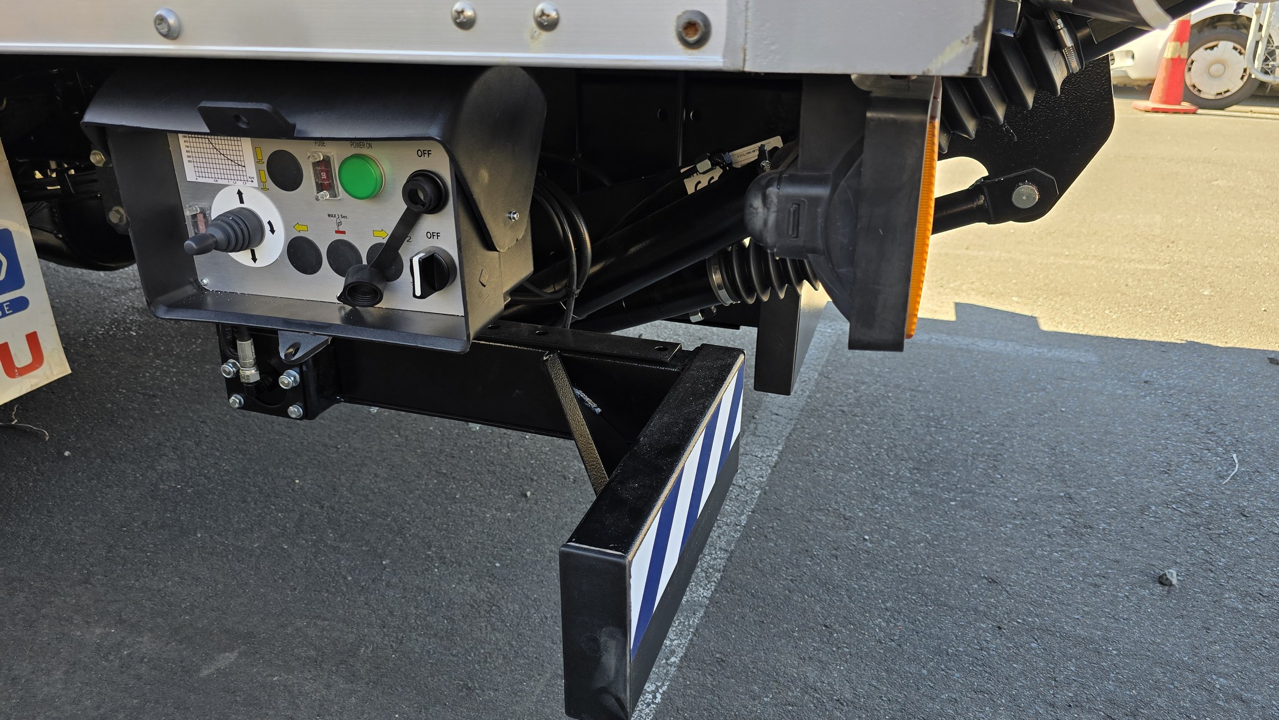 TAIL LIFT — COOL BOX NZ