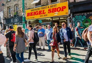 The Beigel Shop 🥯 Freshly baked beigels in Brick Lane