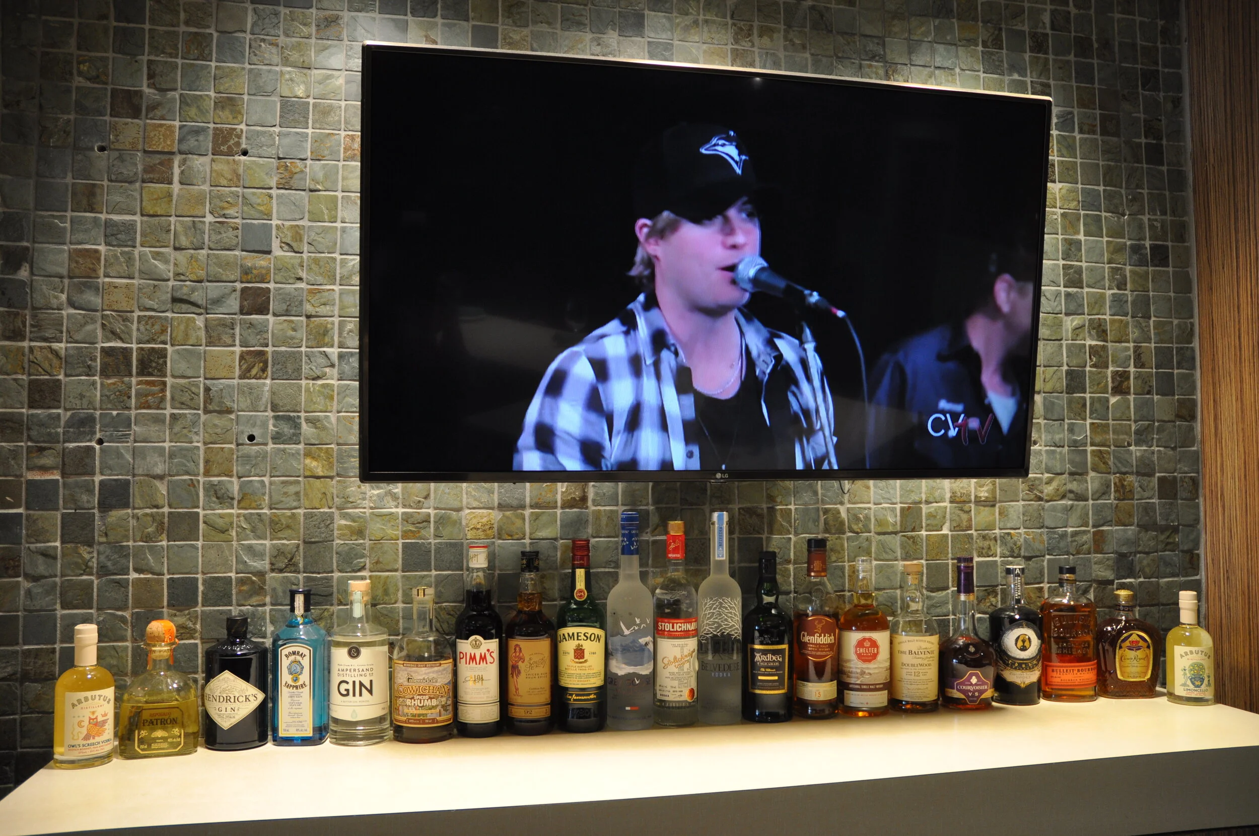 Minnoz Restaurant + Lounge