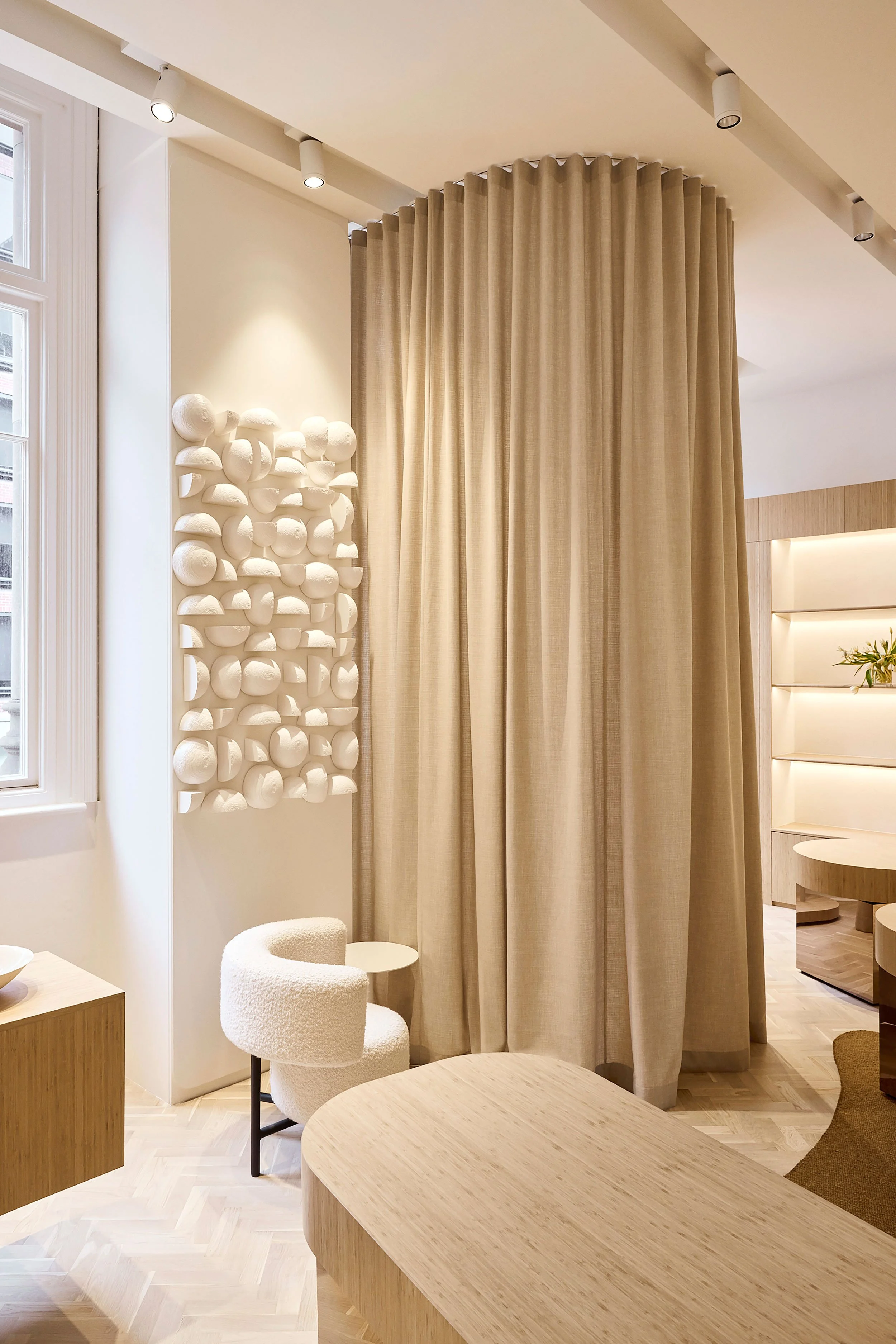 Helen Kaminski's Biophilic Store Design — Russell & George