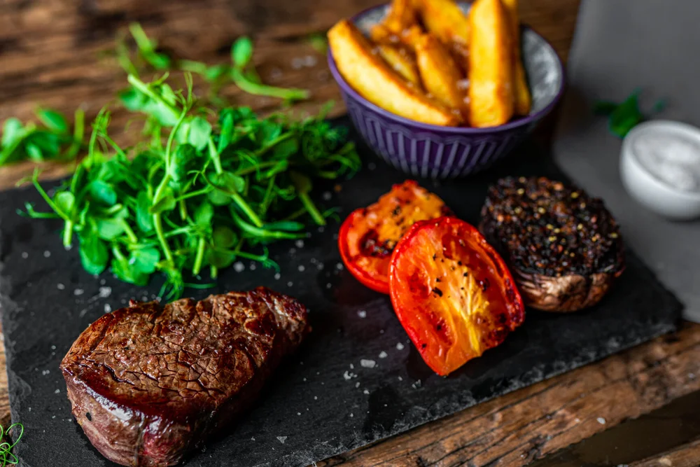 Leather & Lace Bar & Grill