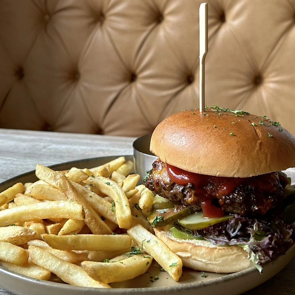 Book — The Giddy Goose Dundee