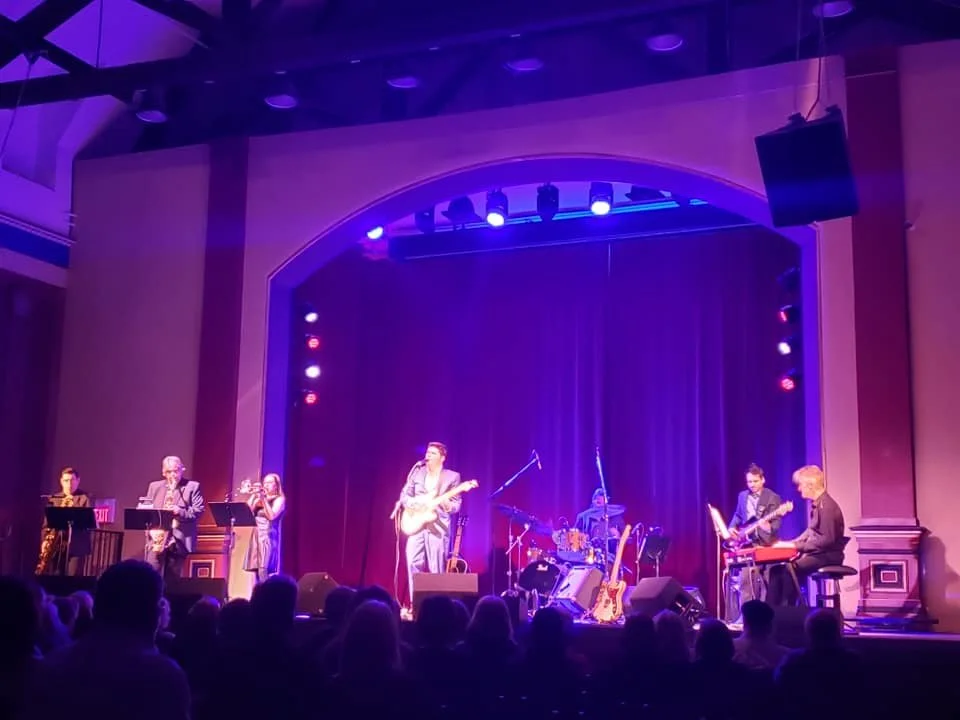 Bio — André Bisson