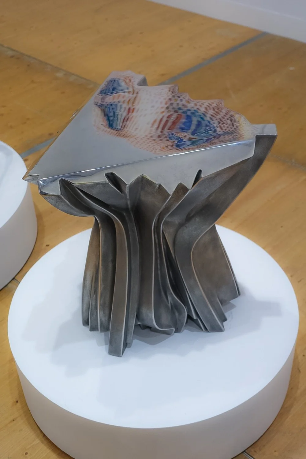 EQUILATERAL APEX STOOL — Gil Bruvel