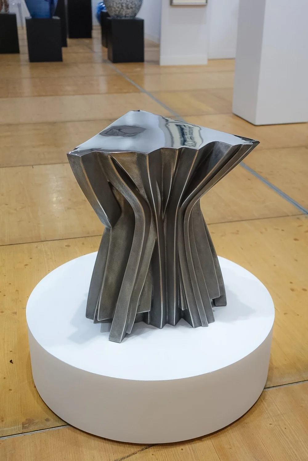 EQUILATERAL APEX STOOL — Gil Bruvel