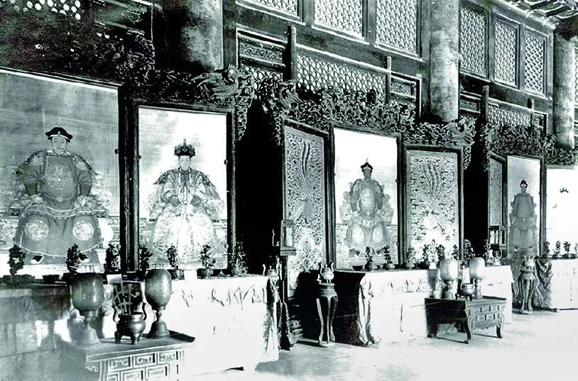 Encountering the Majestic: Imperial Portraits and Qing Court Rites ...