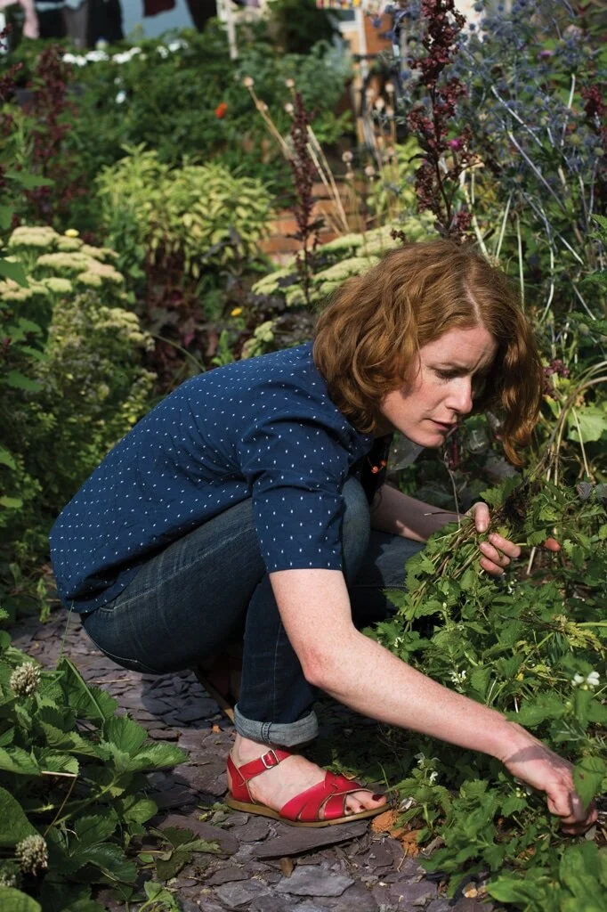 How to Dress Like Queer Fashion Icon and Gardener Alys Fowler — Qwear ...