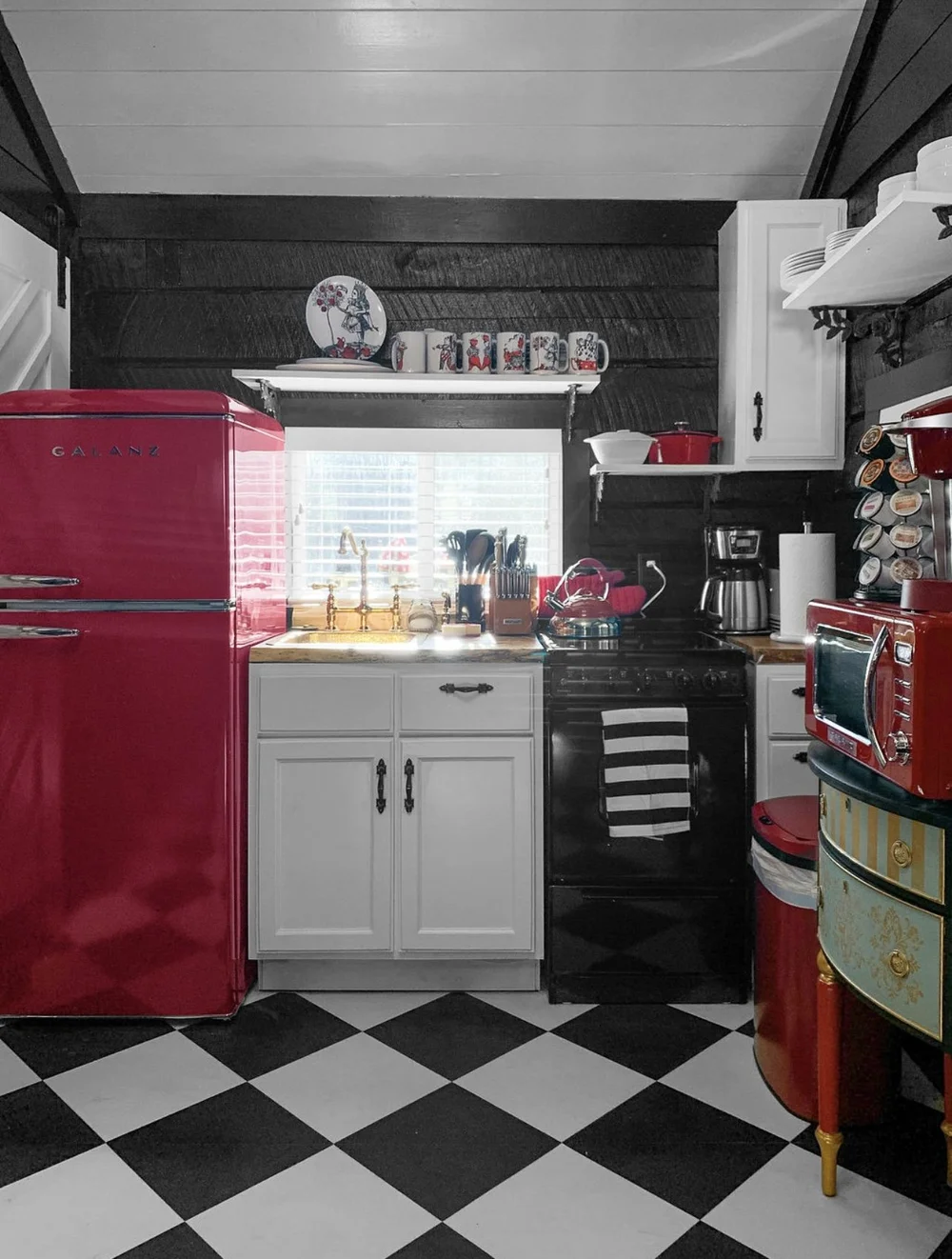 Alice's Queen Cottage | Magical Mountain Resorts | Fairytale-Themed ...
