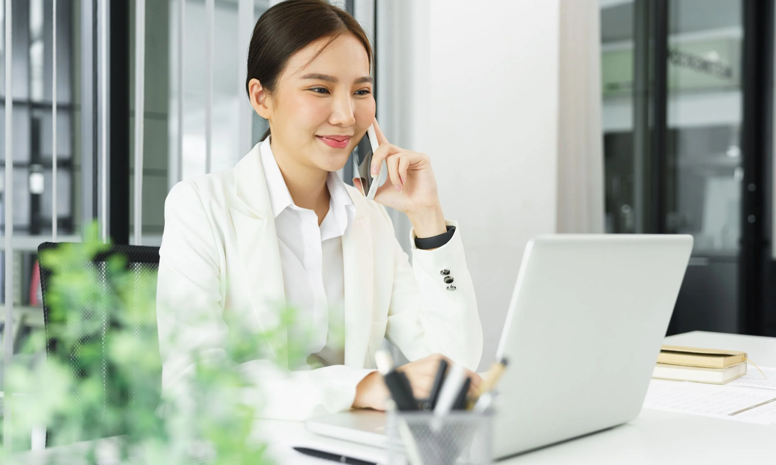 Executive Assistants: Key Trends, Stats, Salaries & Future Outlook