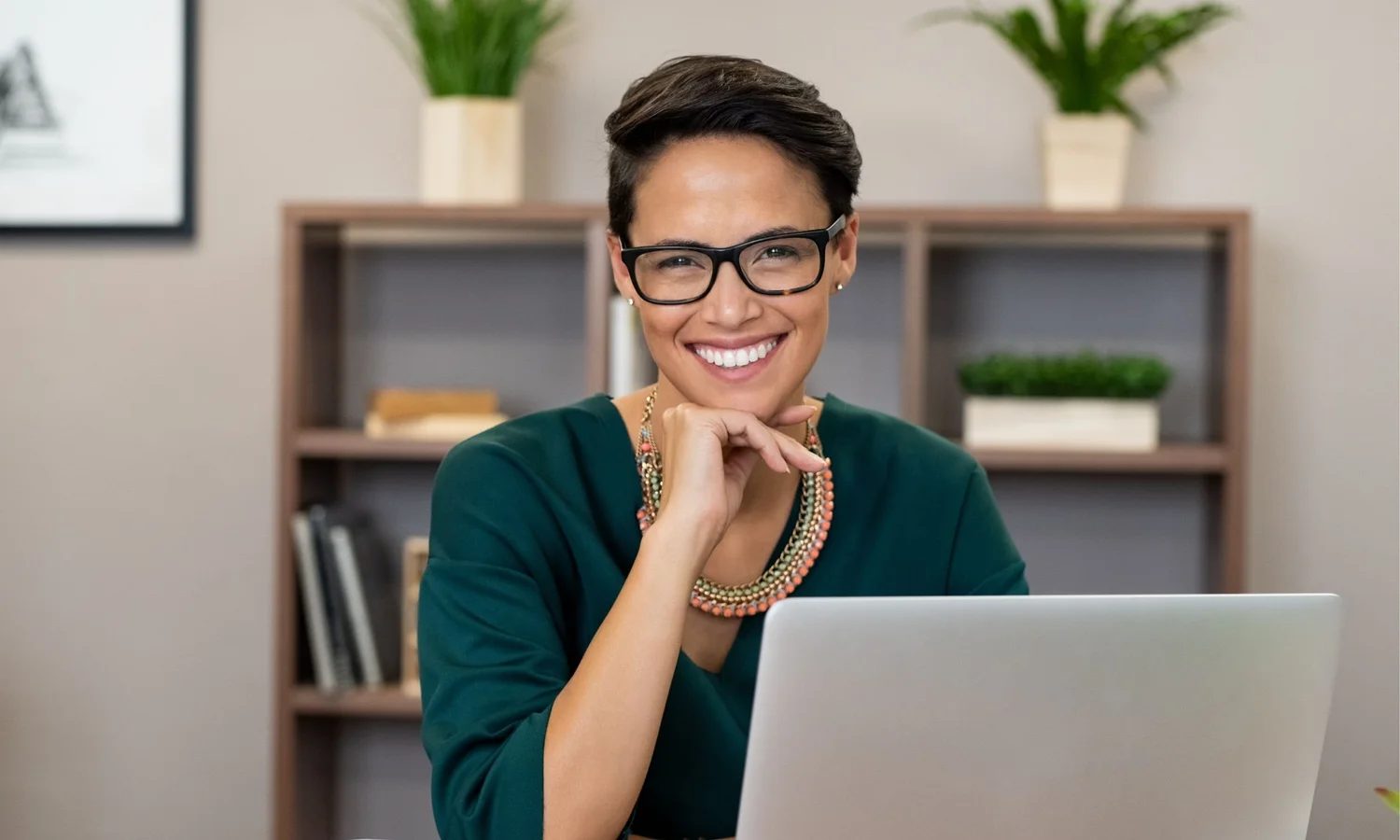 Remote Executive Assistant: The Ultimate Guide to Maximizing Productivity