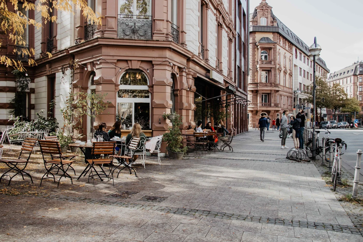 MAINGOLD BAR / CAFÉ