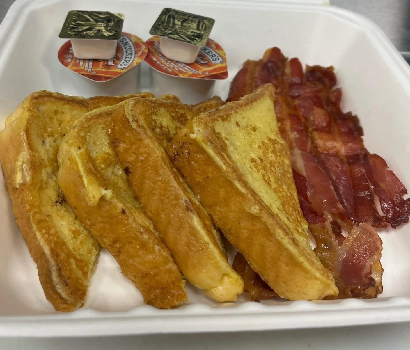 Ray's Helova Deli | Discover & Enjoy Your Adventure Now