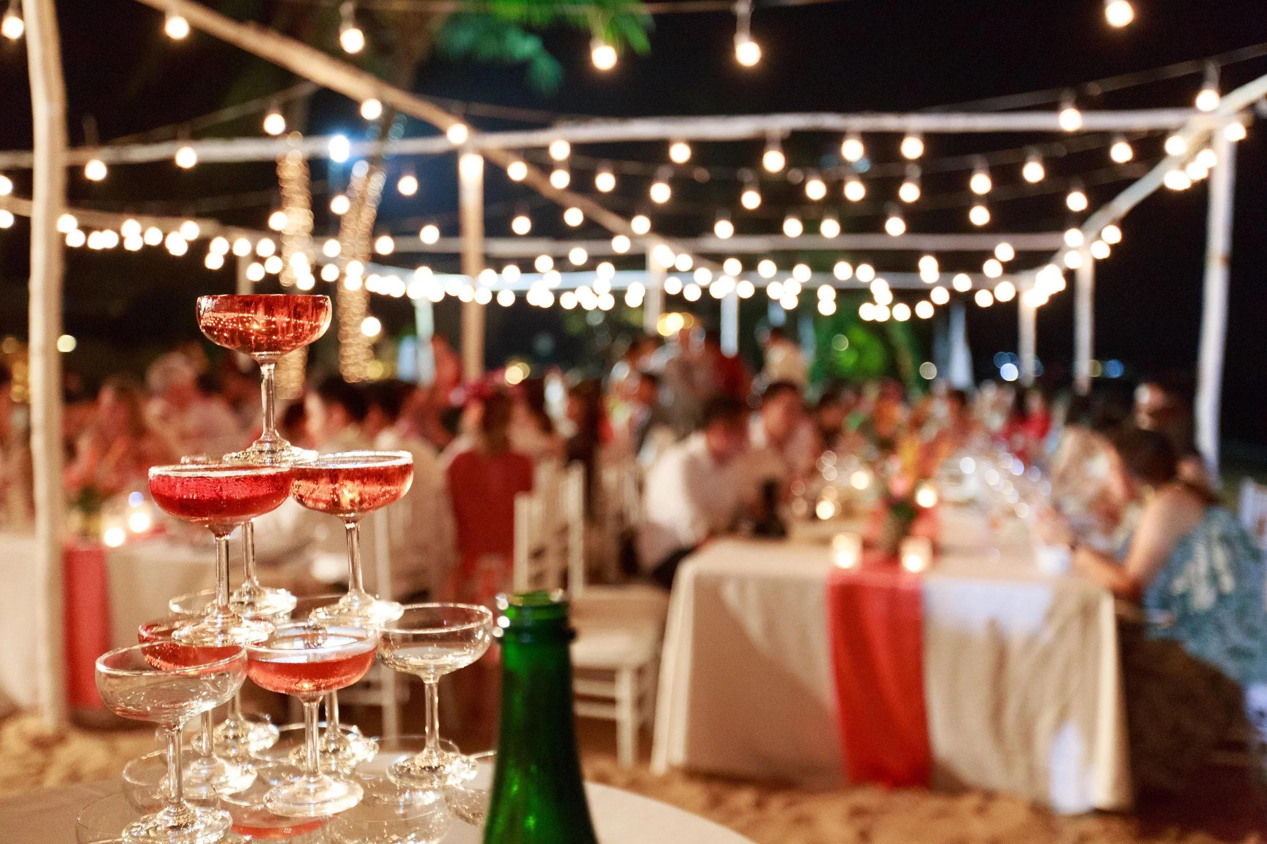 Small Backyard Garden Wedding Reception Ideas — The Financial ...