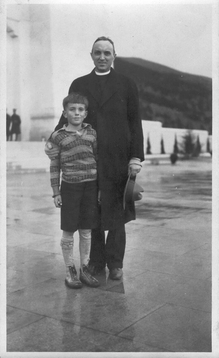MAGEE — The Boy Hero and the Poet Legend — Vintage Wings of Canada