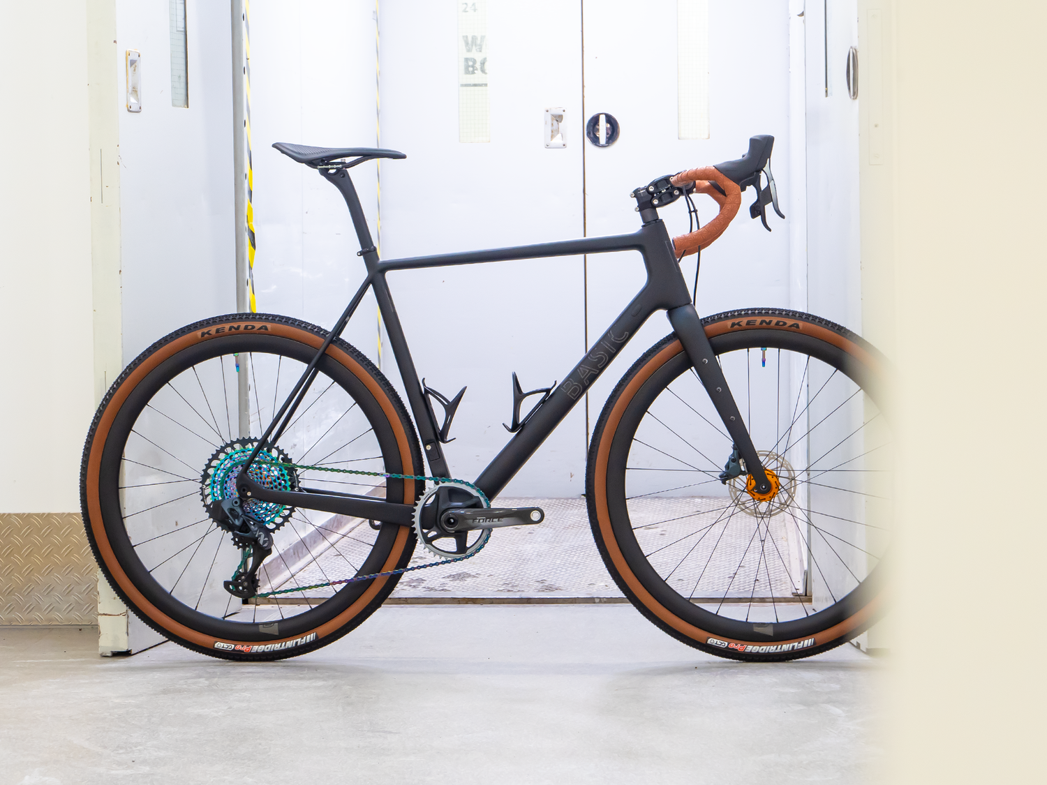 Carbon Custombikes gefertigt in Berlin — BASIC Bikes