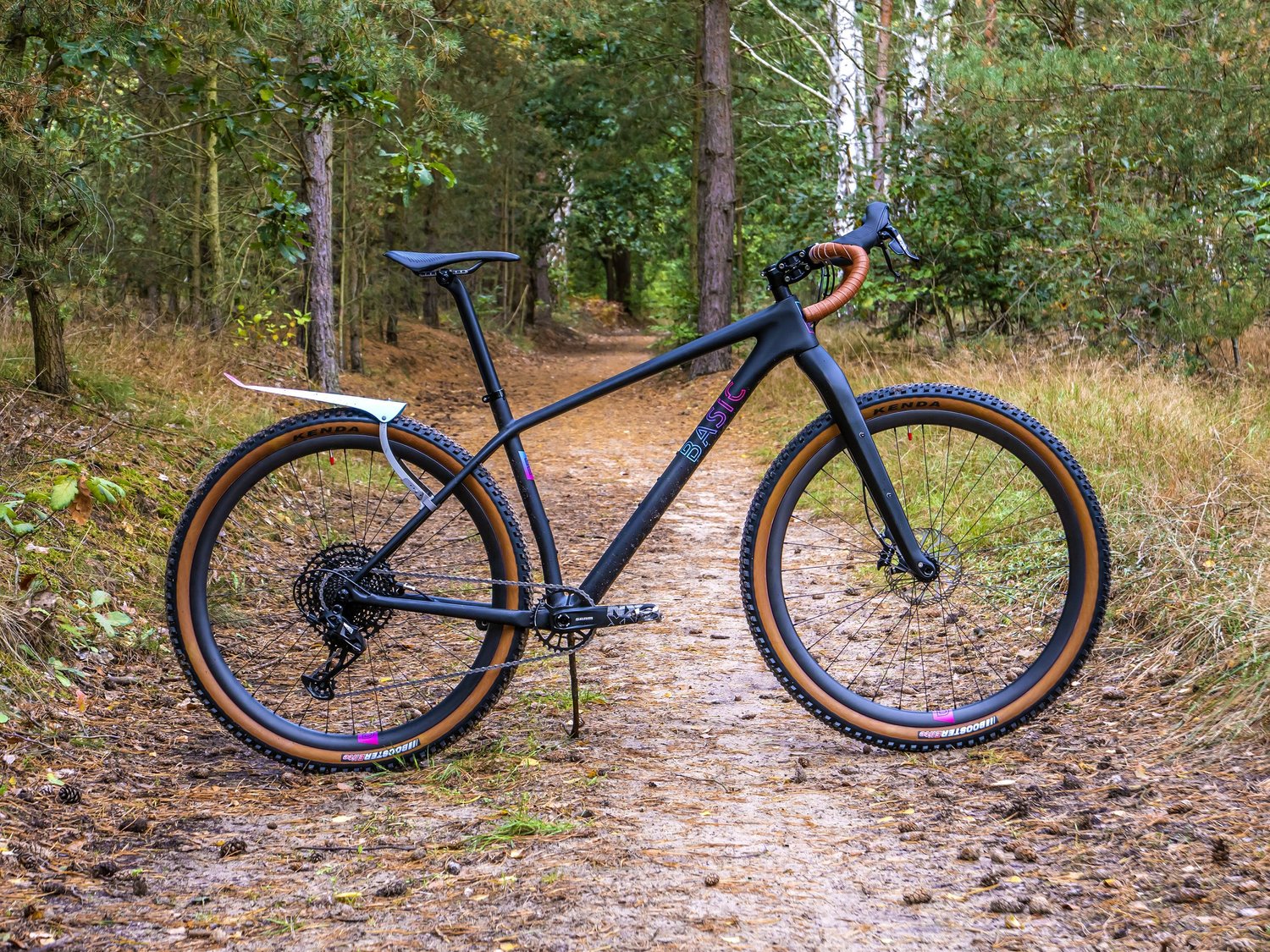 Carbon Custombikes gefertigt in Berlin — BASIC Bikes