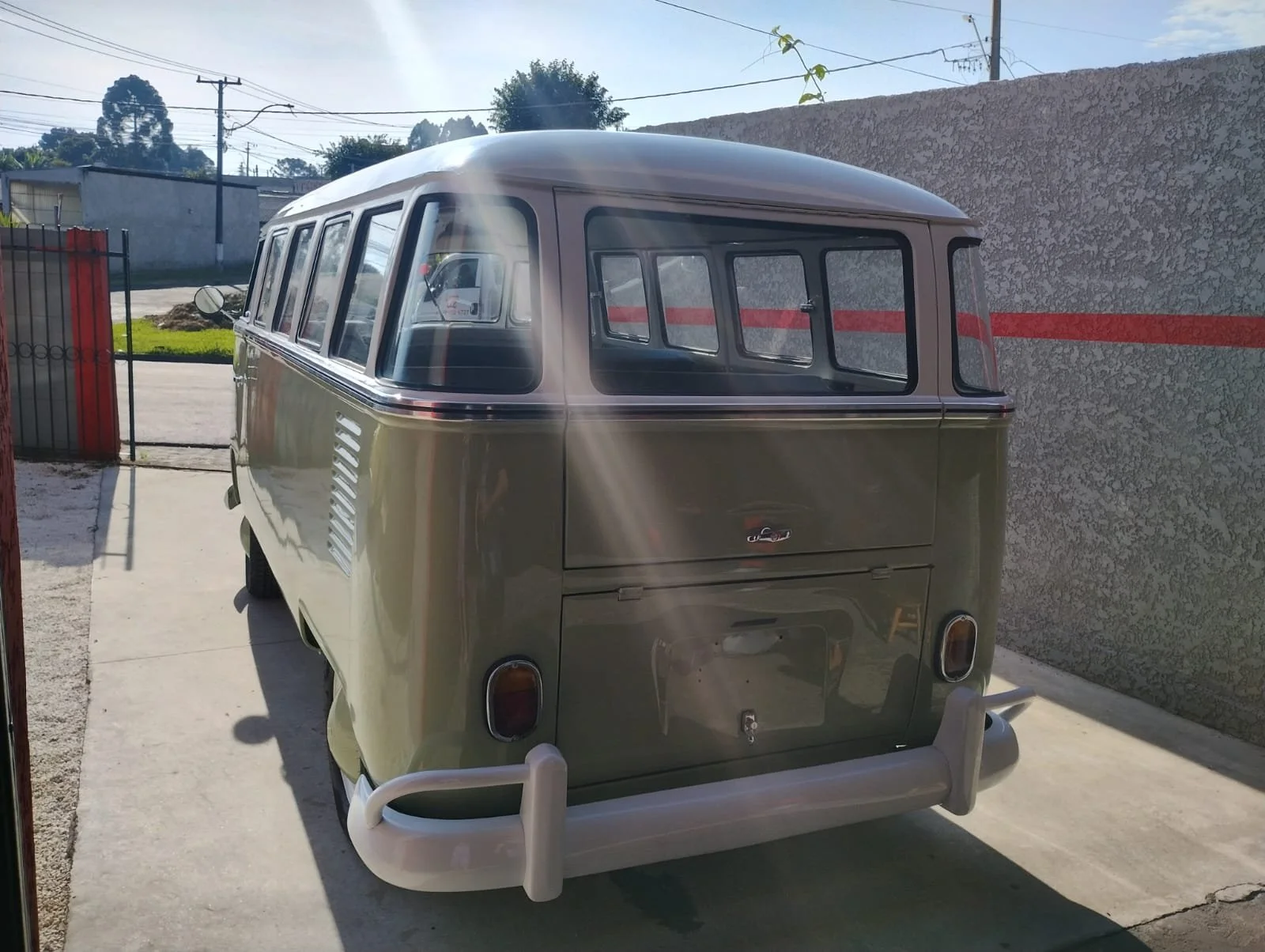 Premium Restored VW Splitwindow Bus – All New 1500cc Engine & Interior ...