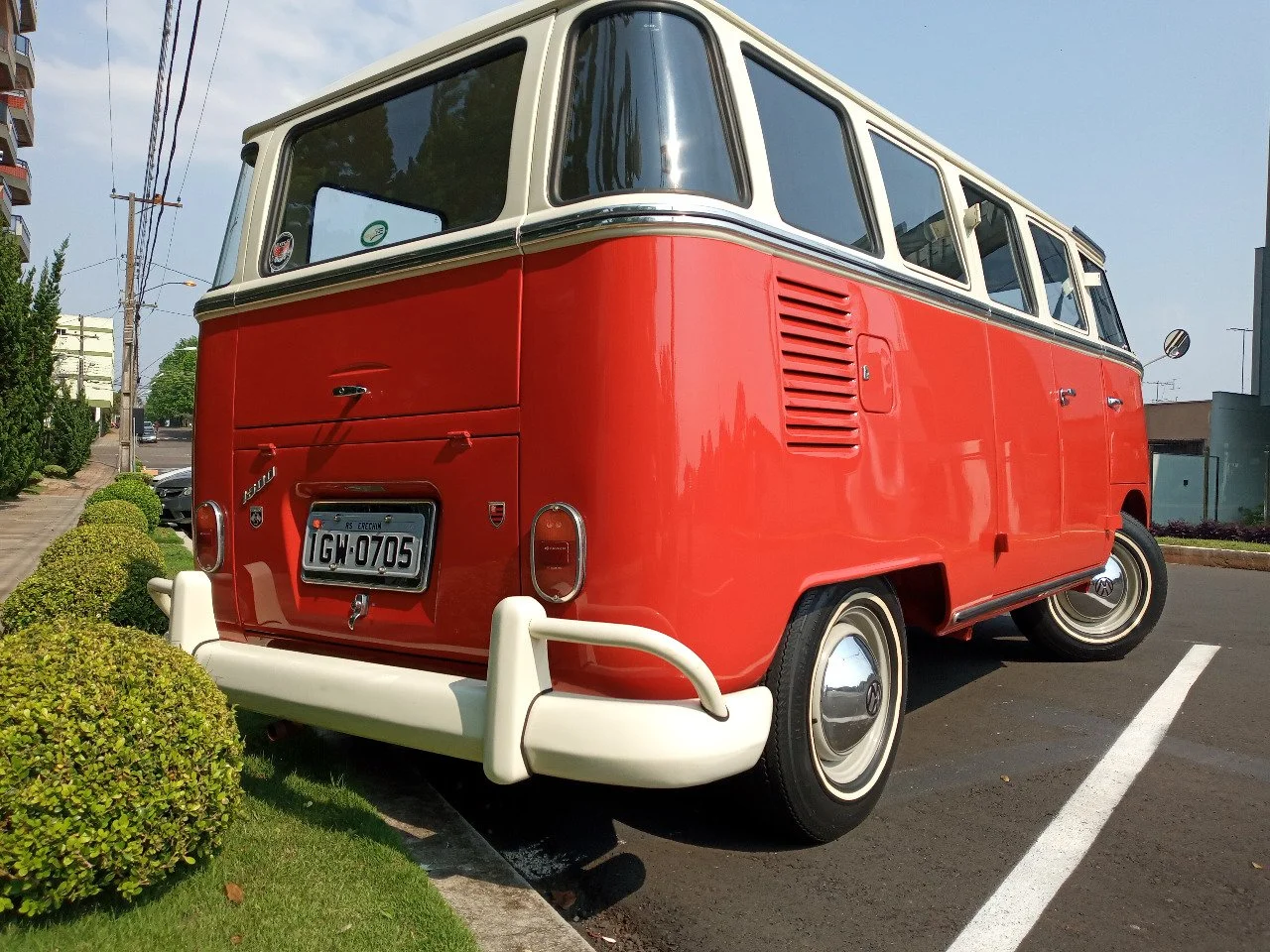 T1 split window bus 1975 — Brazilian Classic Cars