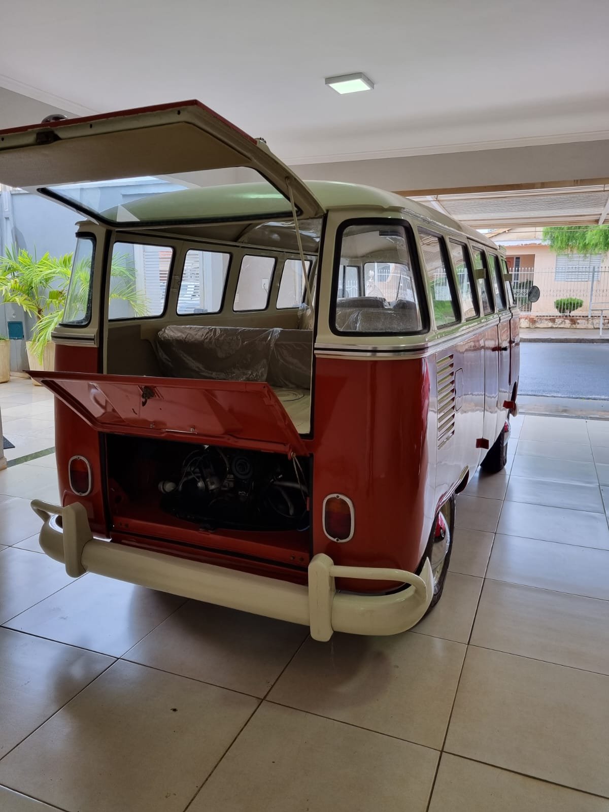 T1 split window bus 1975 — Brazilian Classic Cars