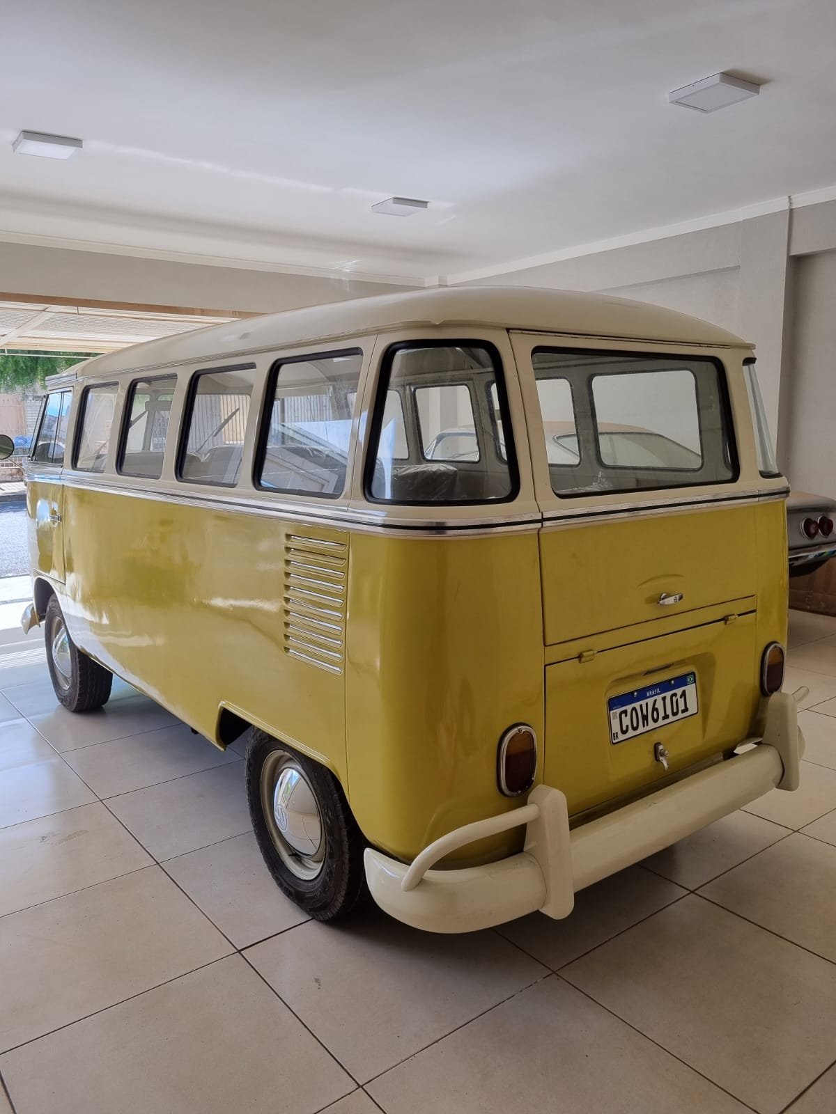 T1 split window bus 1975 — Brazilian Classic Cars
