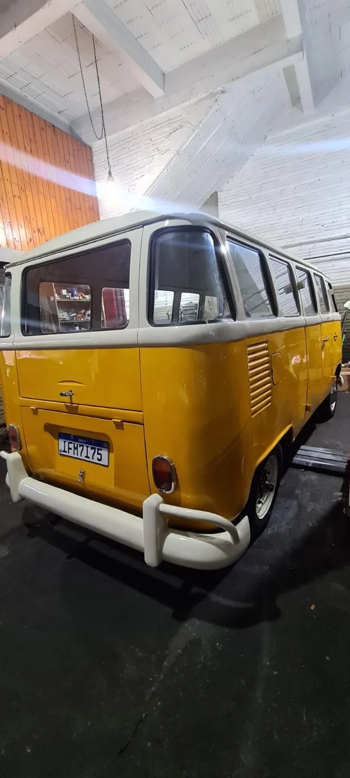 T1 splitwindow bus 1975 — Brazilian Classic Cars