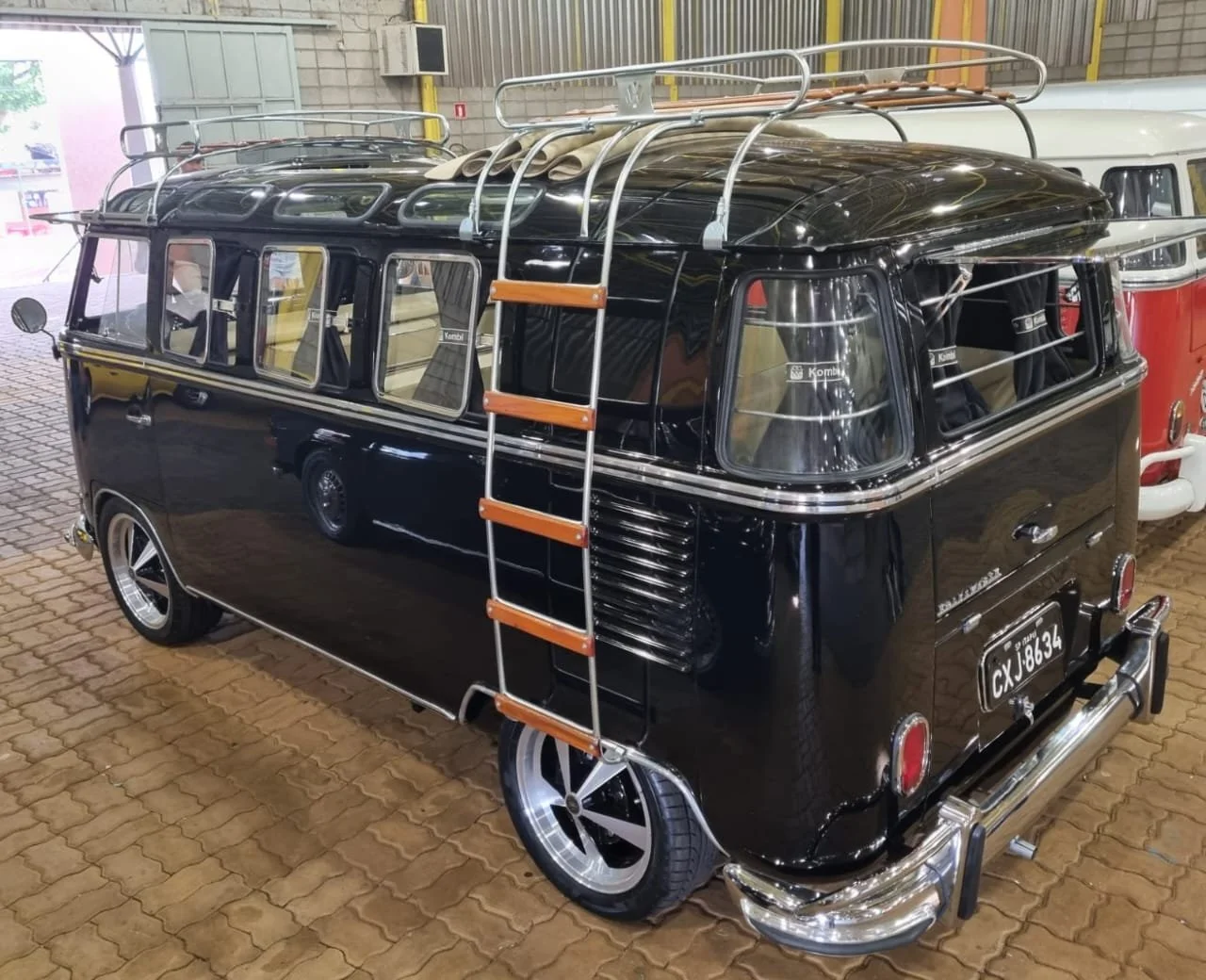 VW T1 split window bus samba replica 1973 — Brazilian Classic Cars