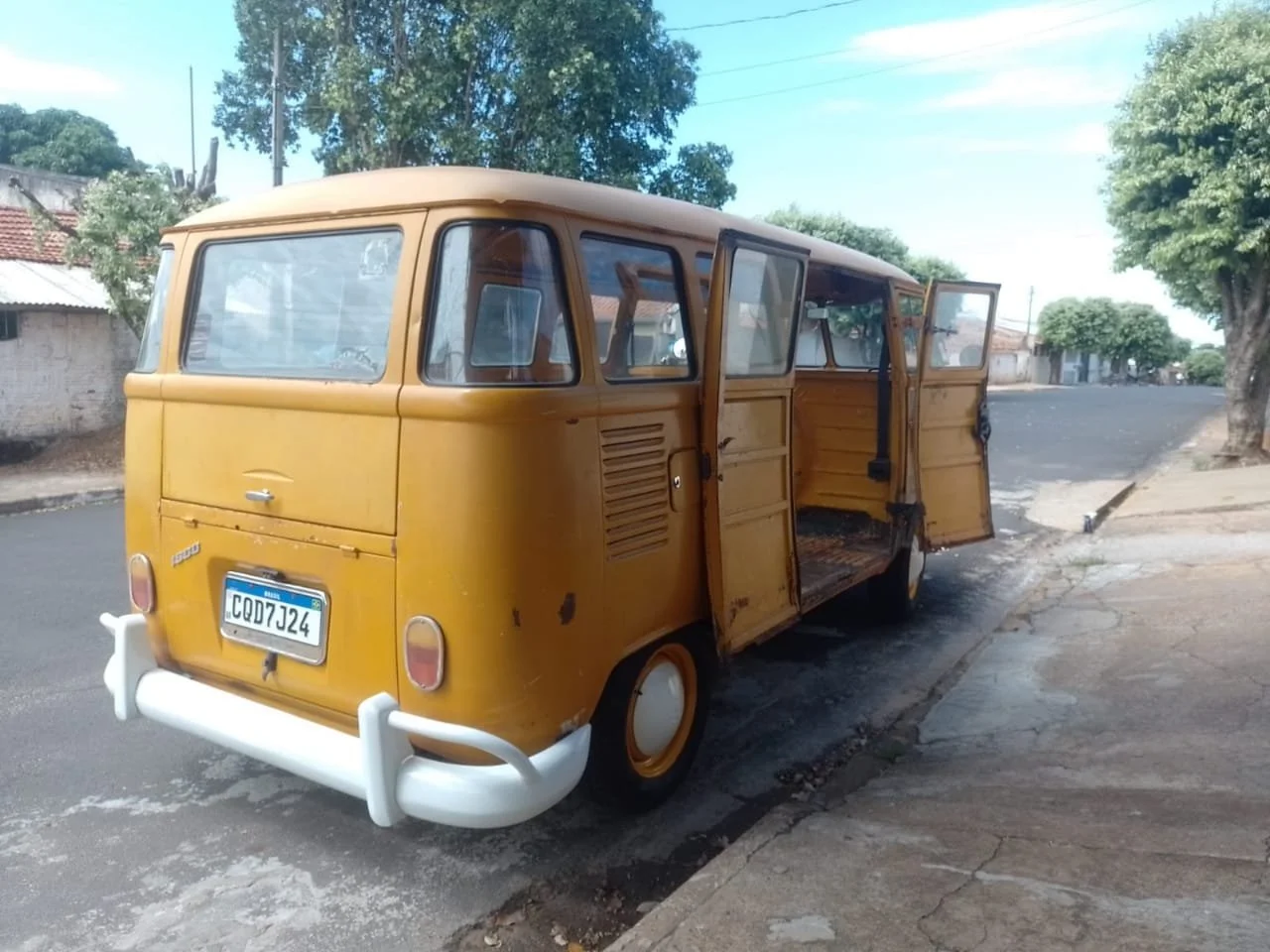 VW T1 split window bus 1974 — Brazilian Classic Cars