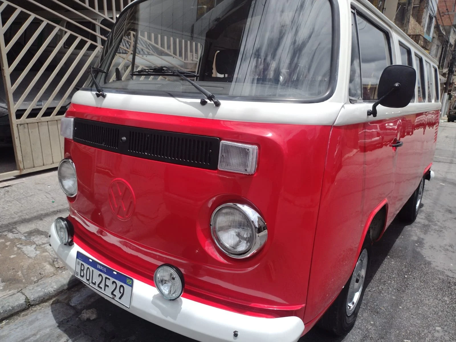 Type 2 red VW baywindow for sale — Brazilian Classic Cars