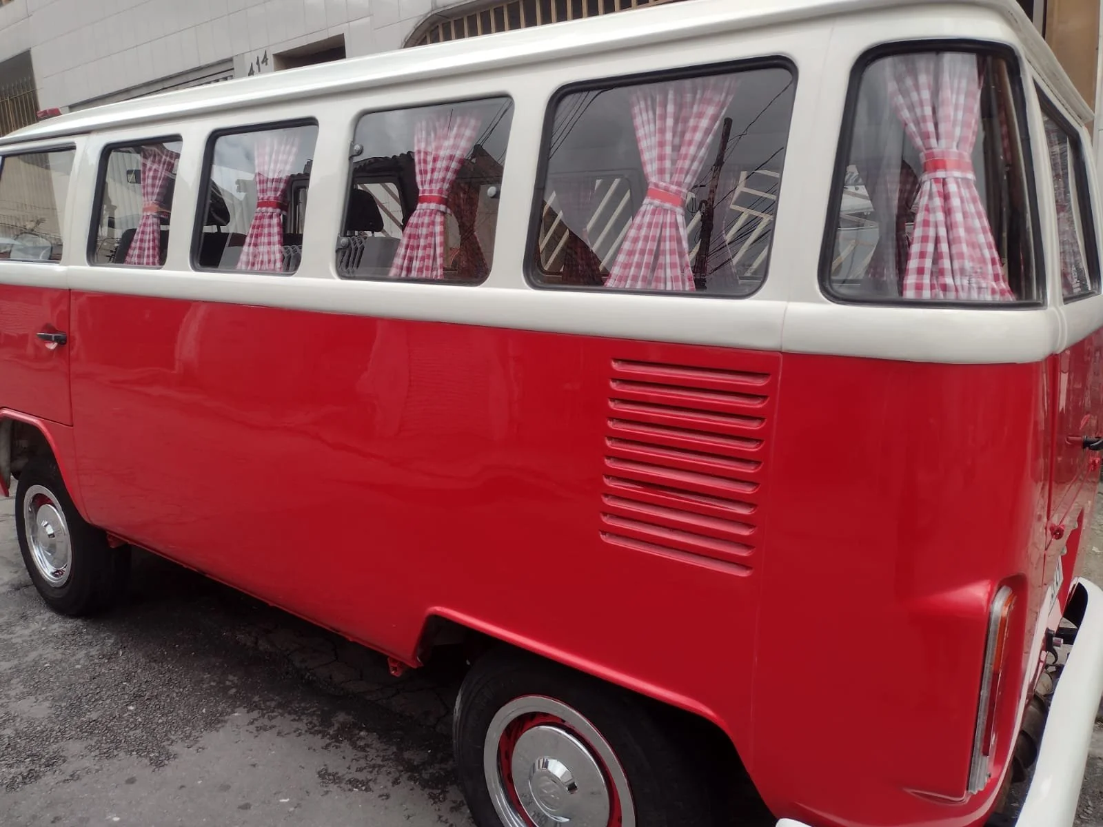 Type 2 red VW baywindow for sale — Brazilian Classic Cars
