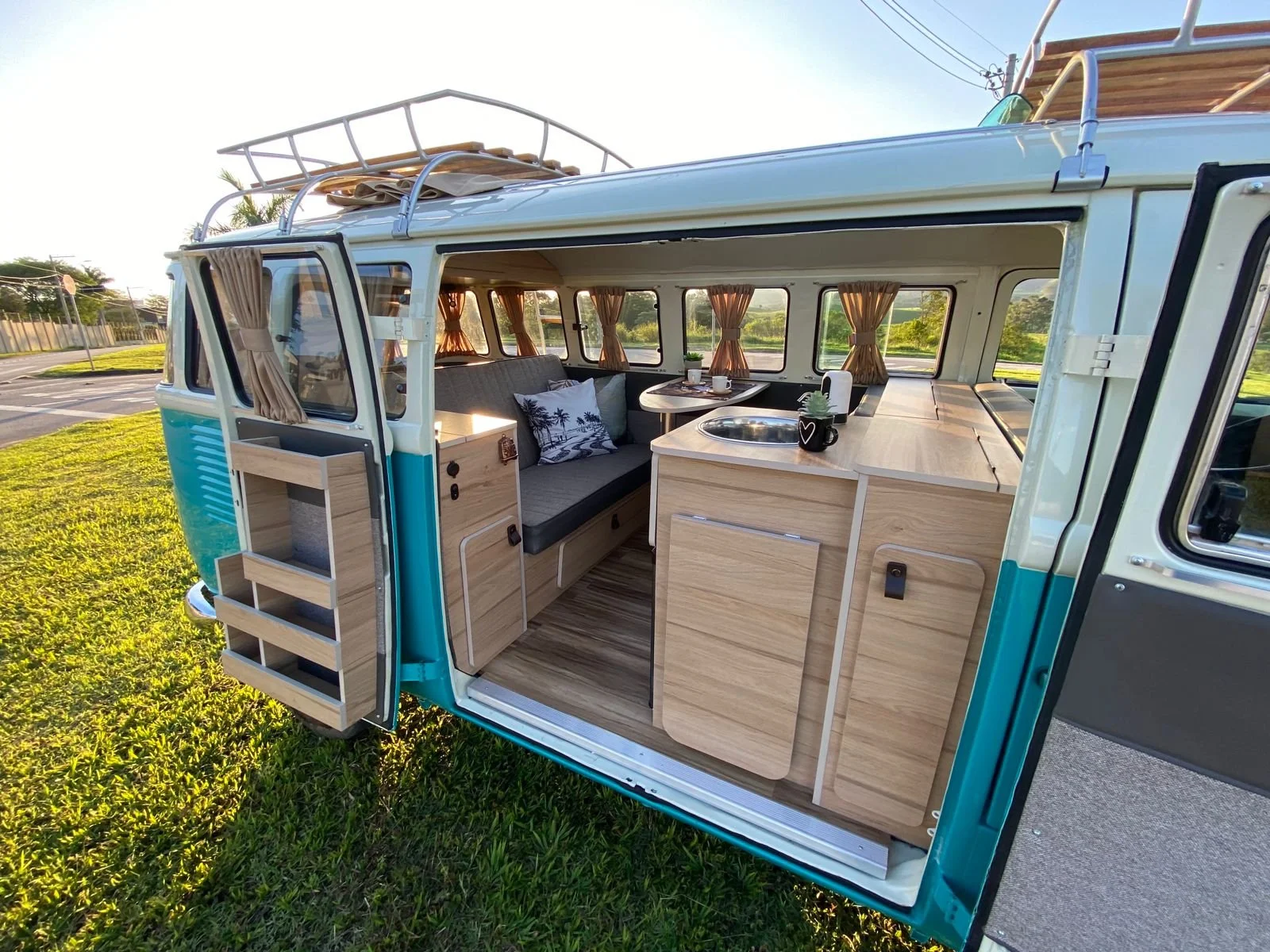 VW T2 baywindow bus camper van 1990 — Brazilian Classic Cars