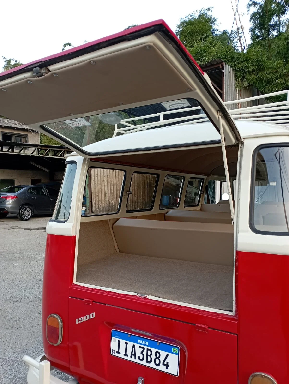 VW T1 split window bus 1975 — Brazilian Classic Cars