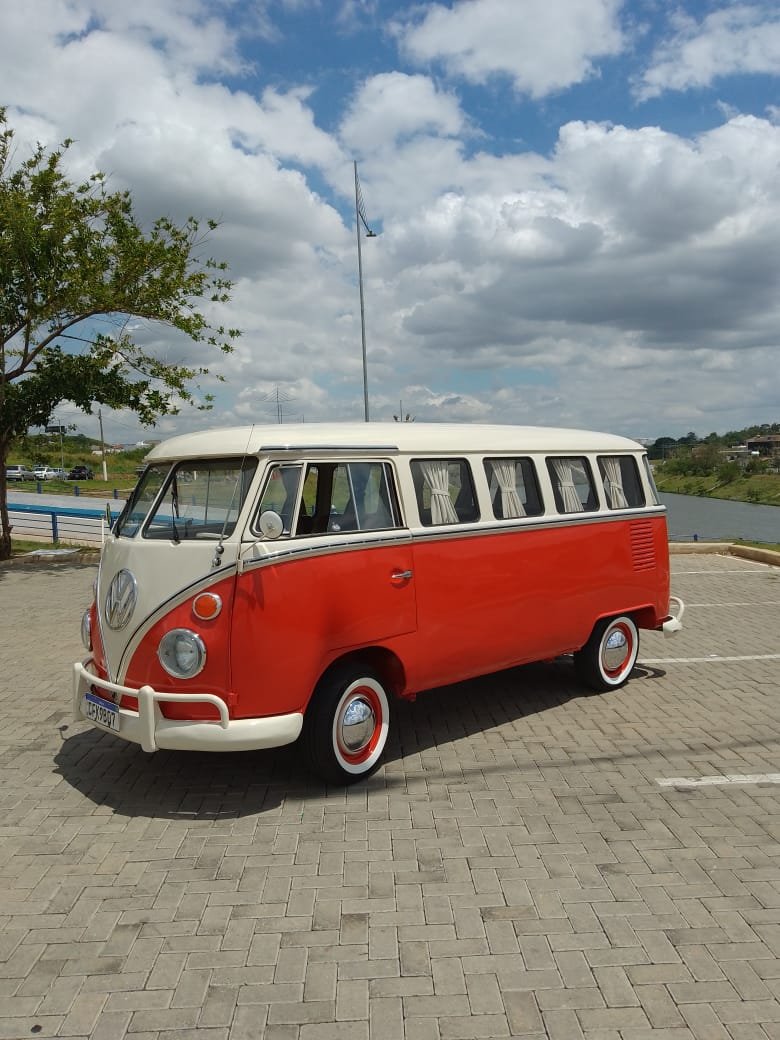 VW T1 split window bus 1975 — Brazilian Classic Cars