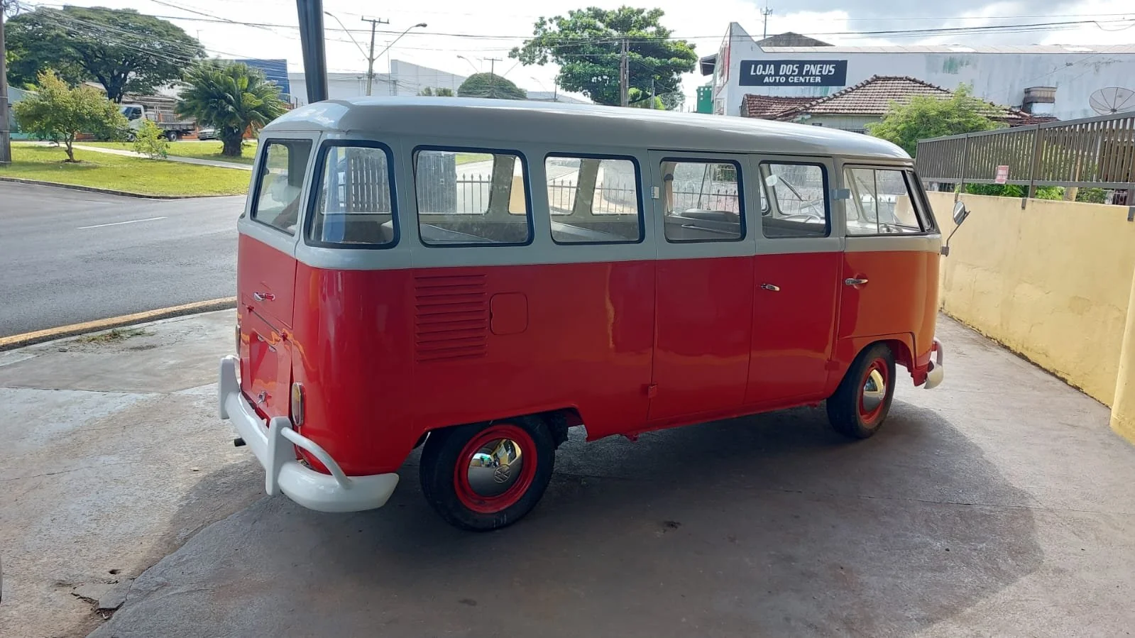 VW T1 splitwindow bus 1975 — Brazilian Classic Cars