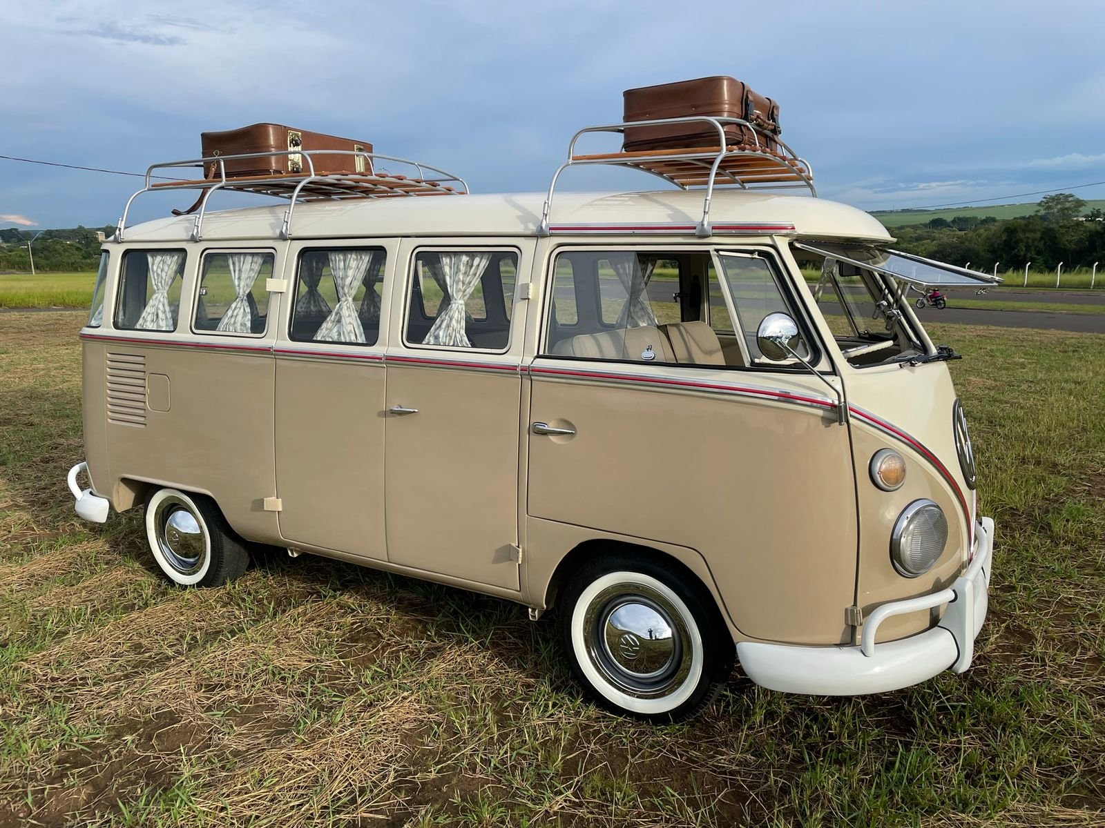 VW T1 splitwindow bus samba replica 1975 — Brazilian Classic Cars