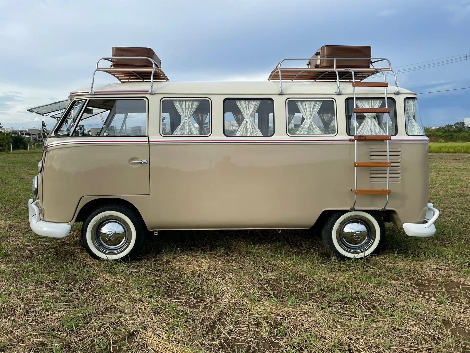 VW T1 splitwindow bus samba replica 1975 — Brazilian Classic Cars