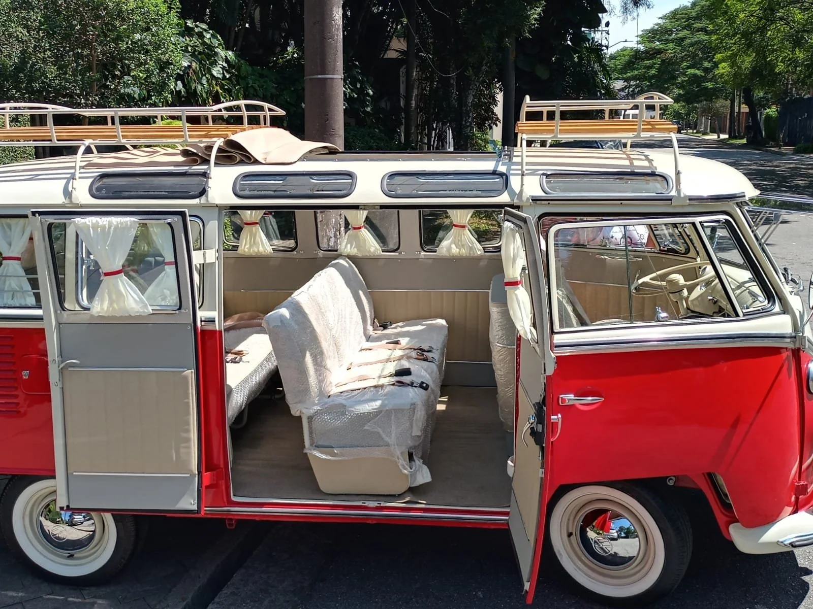 VW T1 splitwindow bus samba bus 1974 — Brazilian Classic Cars