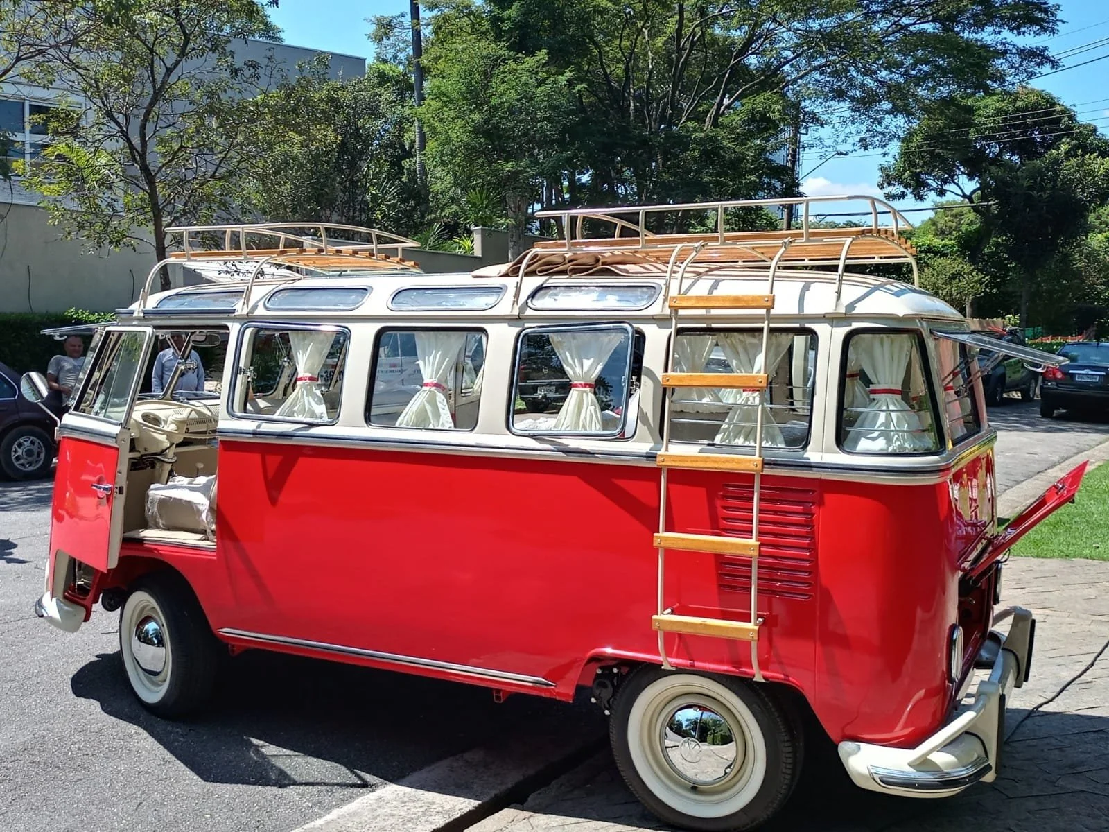 VW T1 splitwindow bus samba bus 1974 — Brazilian Classic Cars