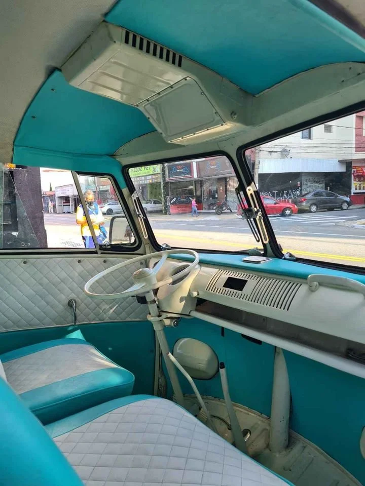 VW T1 splitwindow bus crew cab replica 1974 — Brazilian Classic Cars