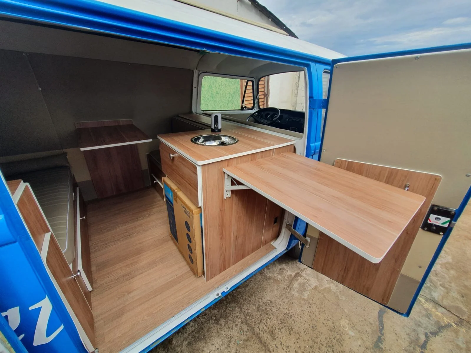 VW T2 baywindow bus camper van 1985 — Brazilian Classic Cars