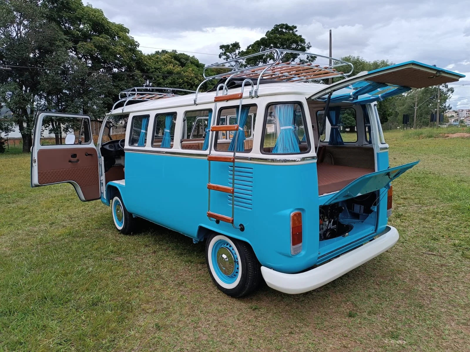 VW T2 baywindow bus camper van 1976 — Brazilian Classic Cars
