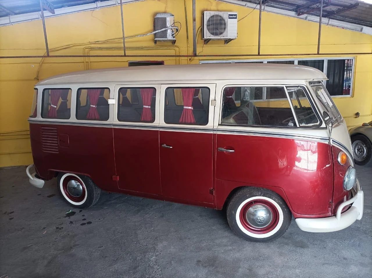 VW T1 splitwindow bus 1974 — Brazilian Classic Cars