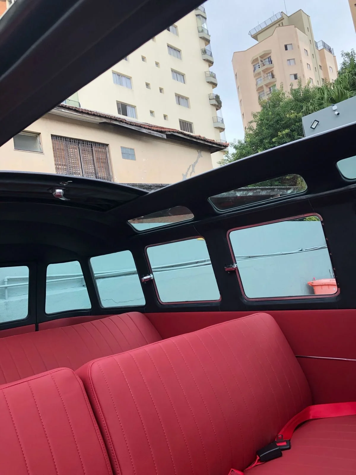 VW T1 splitwindow bus Samba replica 1973 — Brazilian Classic Cars