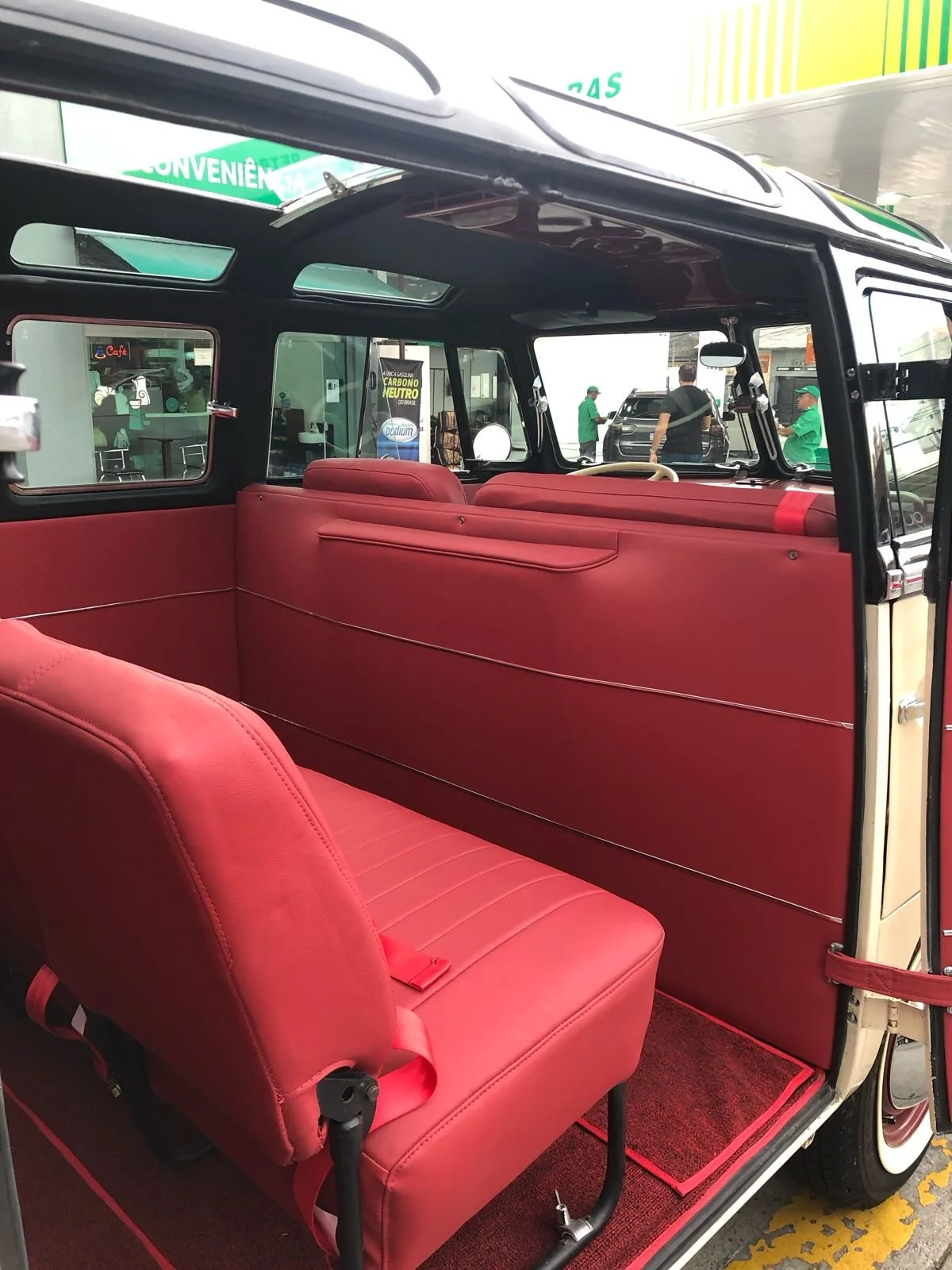 VW T1 splitwindow bus Samba replica 1973 — Brazilian Classic Cars