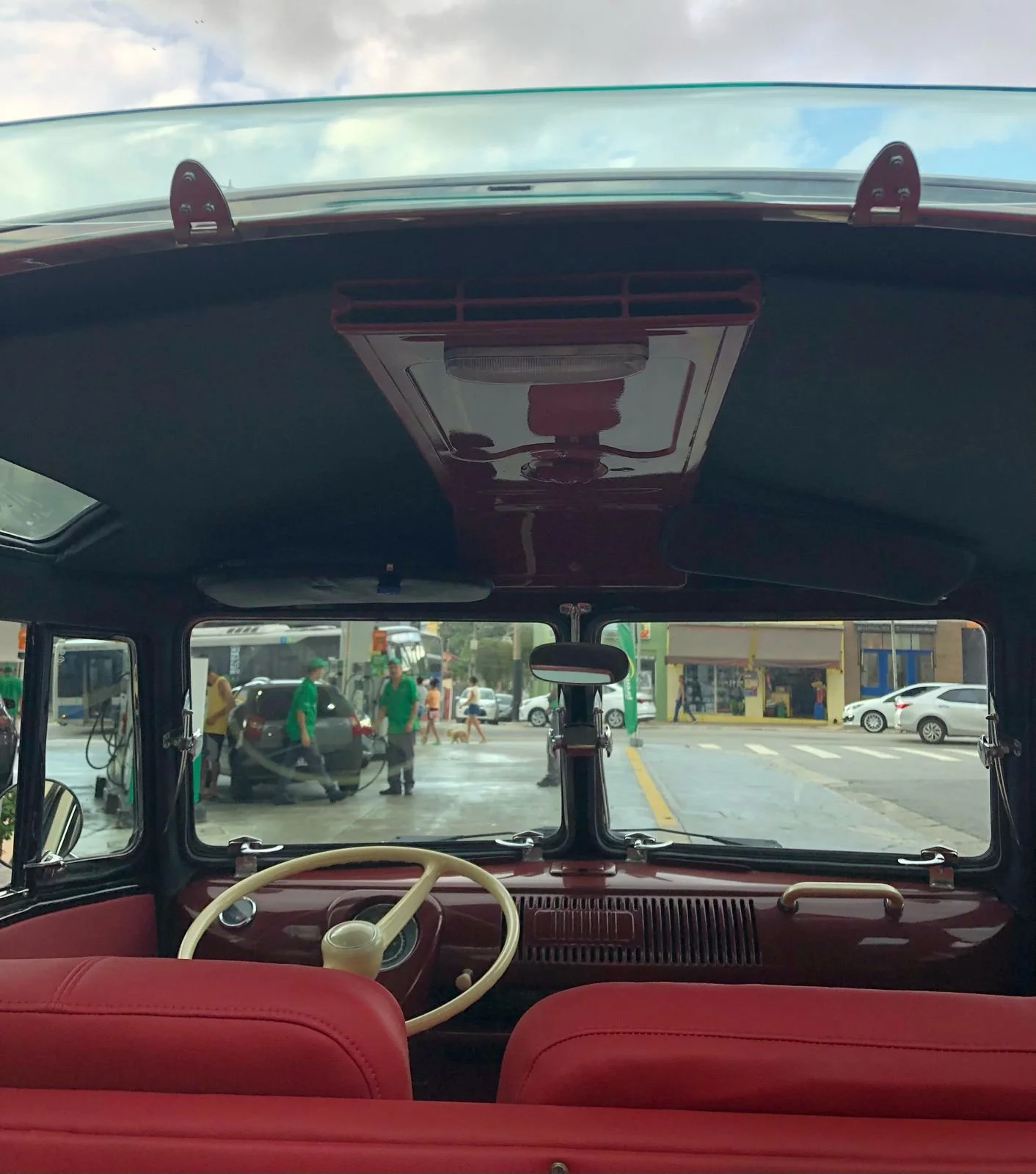 VW T1 splitwindow bus Samba replica 1973 — Brazilian Classic Cars