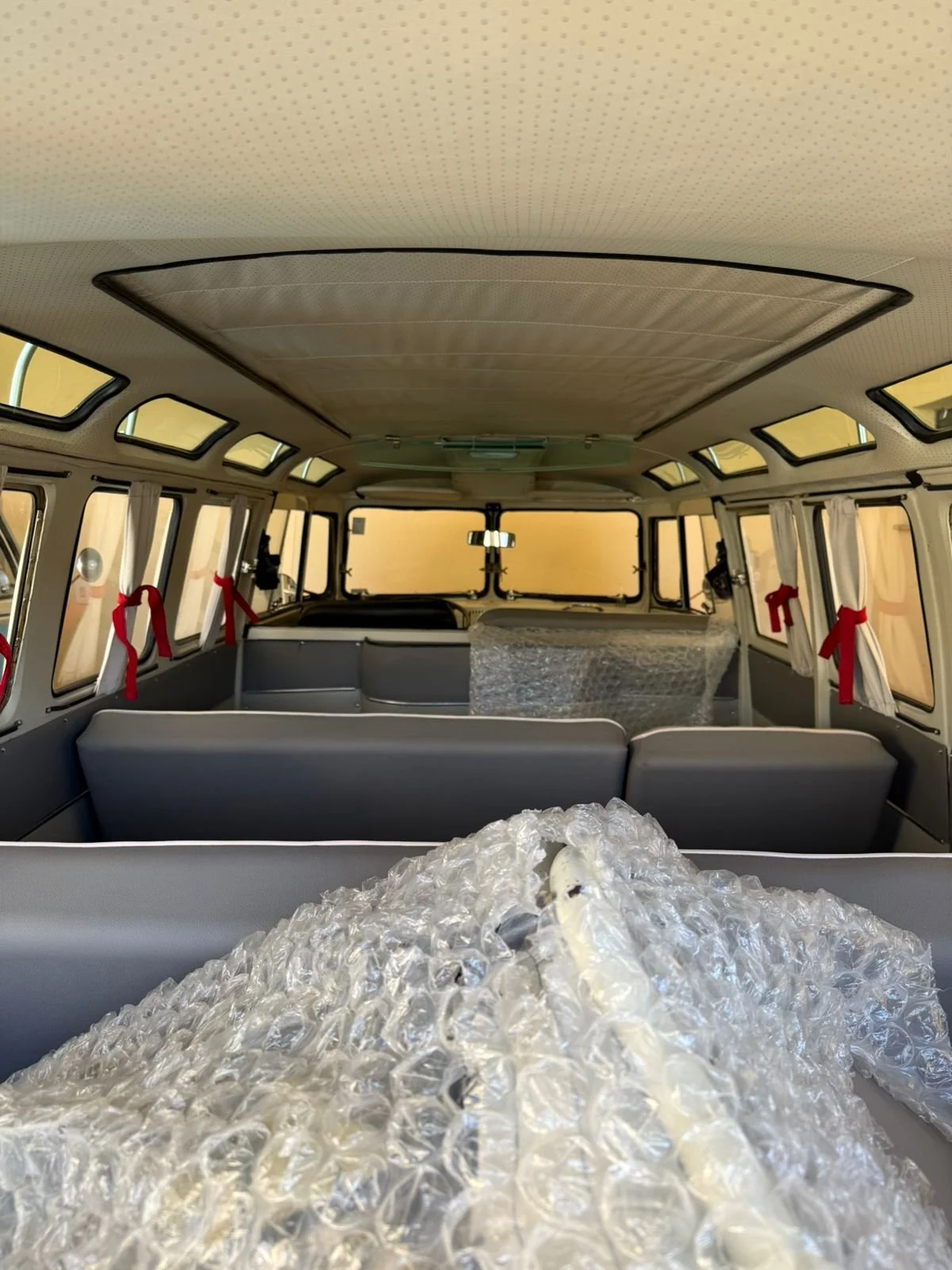 VW T1 splitwindow bus samba recreation 1974 — Brazilian Classic Cars