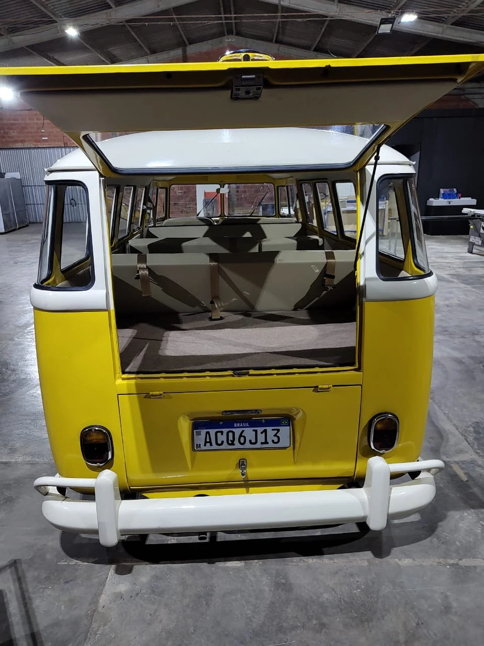 VW T1 splitwindow bus 1975 — Brazilian Classic Cars