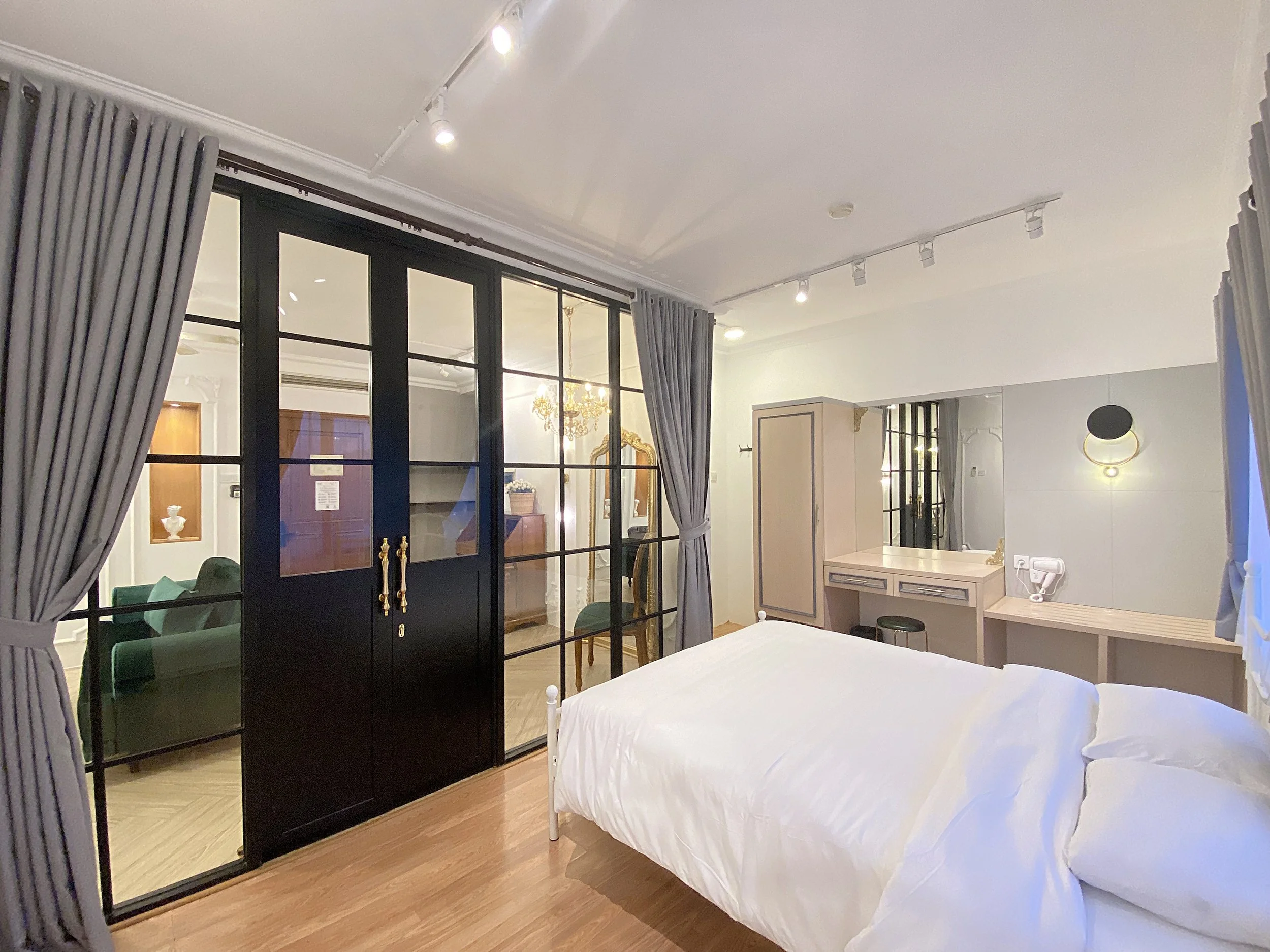 youre.at Paris - Sewa Apartemen Harian 3 Kamar di Setiabudi Bandung ...