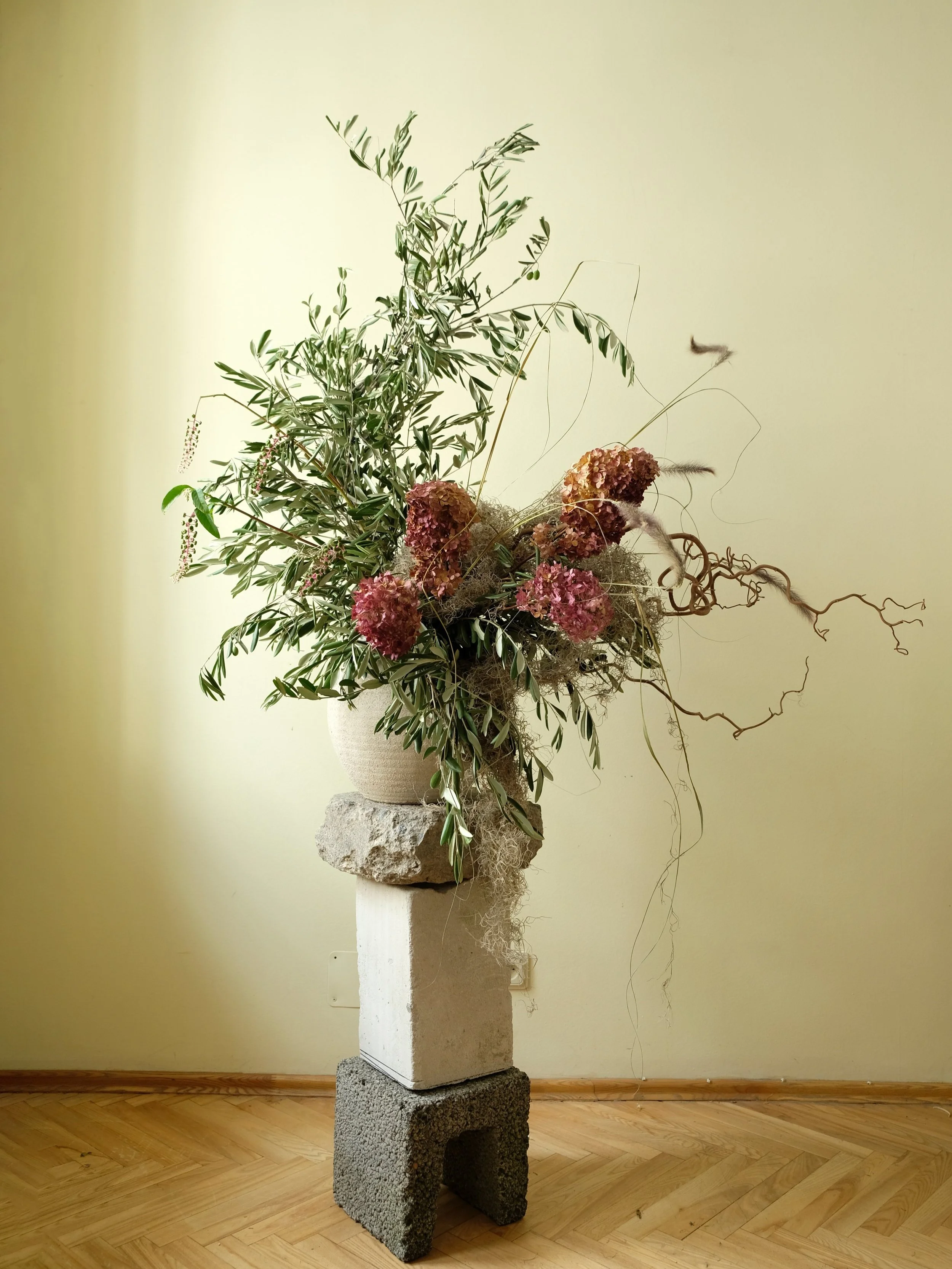 Gallery 3 — Aiku Floral