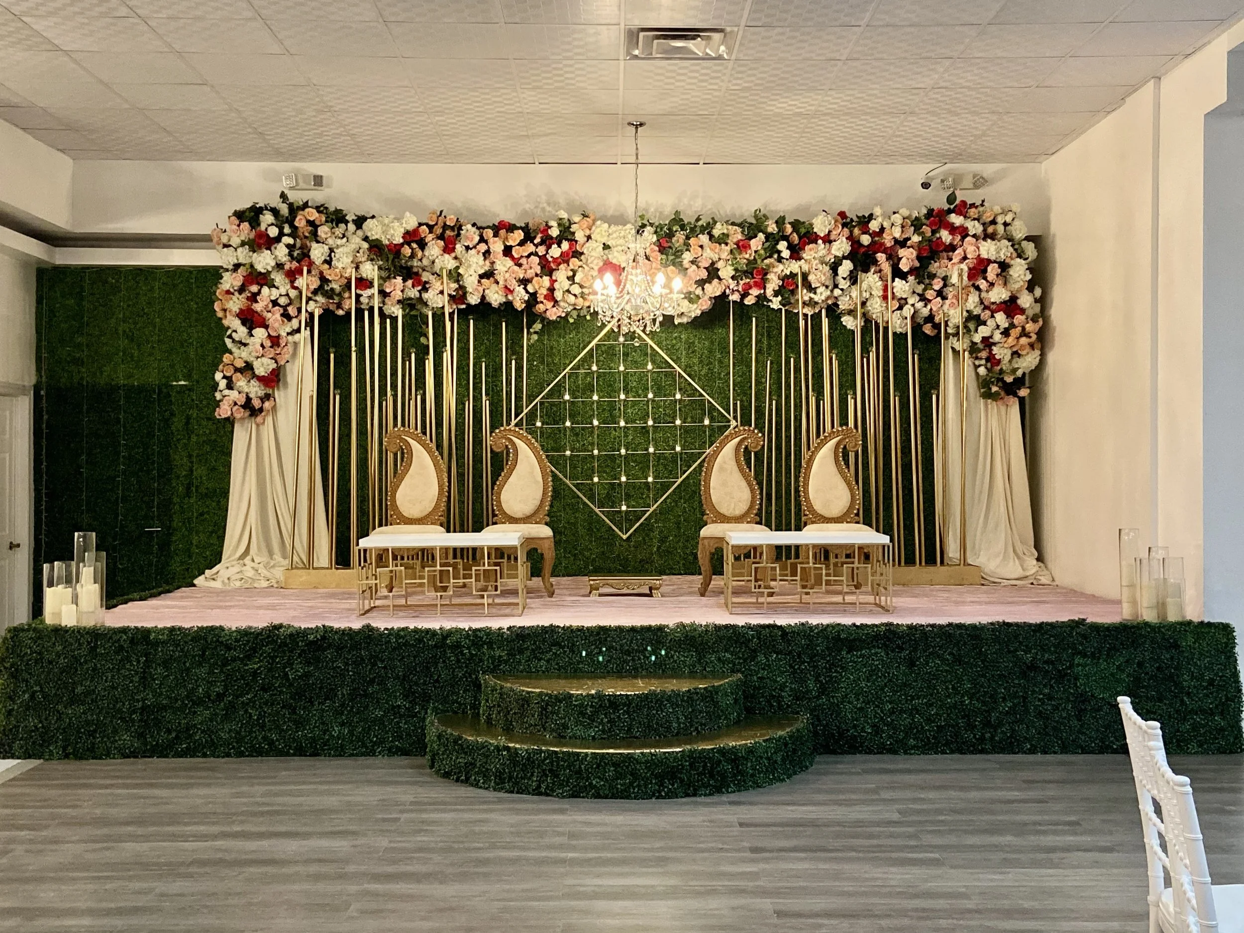 General 1 — THE HALL & GARDEN