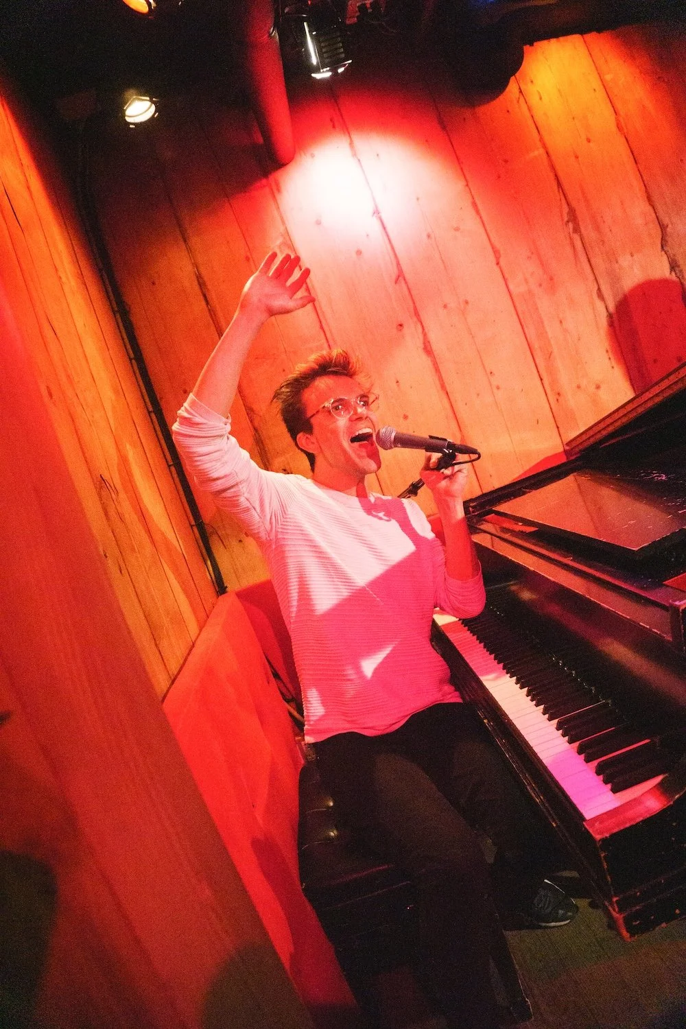 Best Corporate Comedy Experiences | Laugh Dot Events